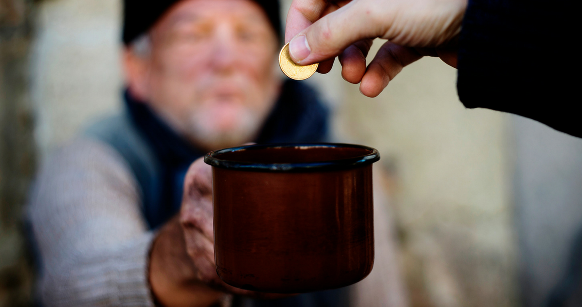 Easy Ways to Give to Others This Holiday Season